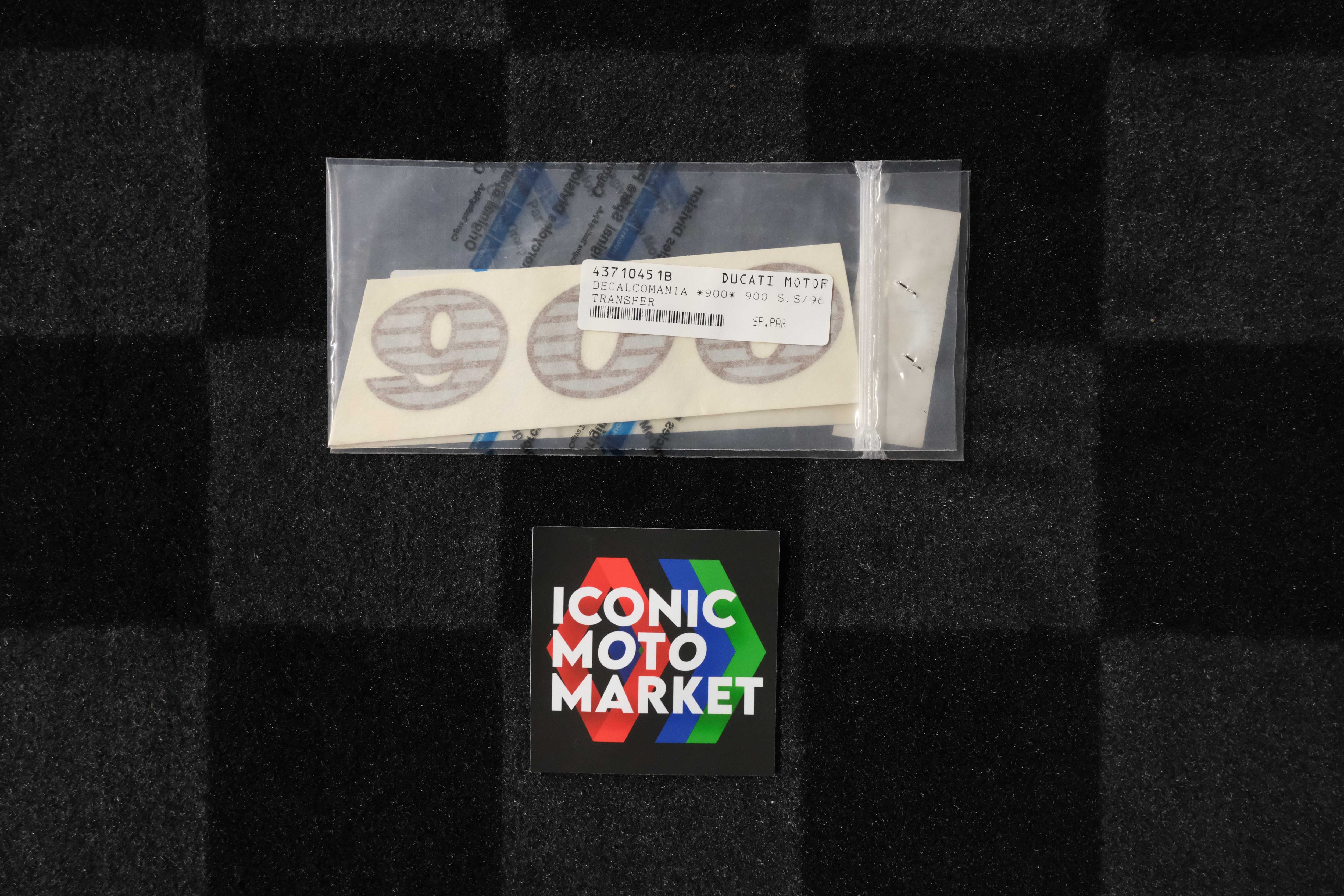 Ducati 900SS (1991-1997) '900' Decal (NOS) #43710451B – Iconic Moto Market