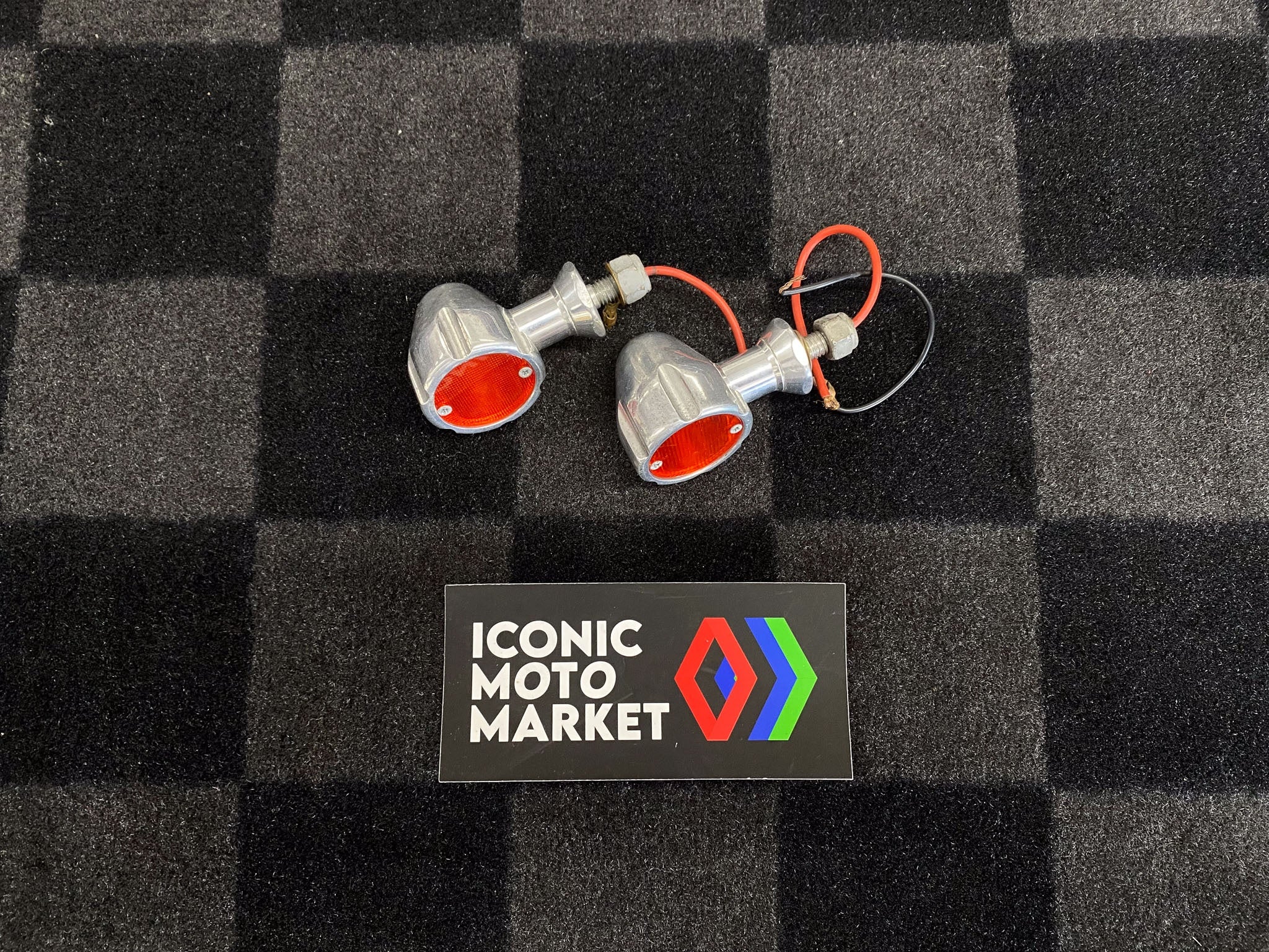 Metal Rear Turn Signals with Red Lens – Iconic Moto Market